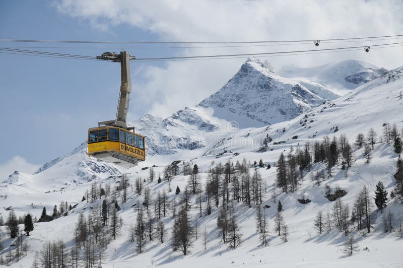 Cabina Di Funivia Bernina Diavolezza Immagine Stock Editoriale ...
