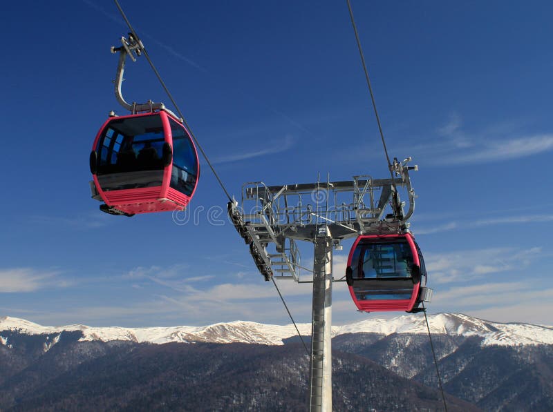Cabina Di Funivia Nelle Montagne Immagine Stock - Immagine di freddo ...