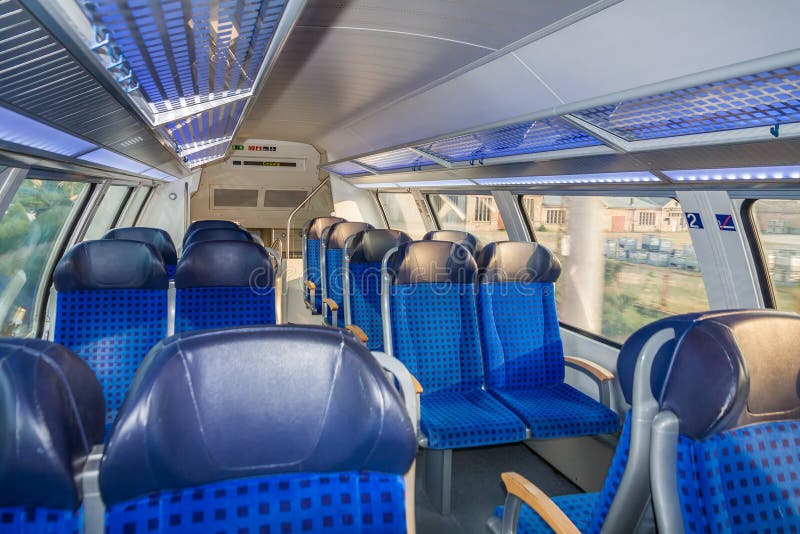 Cabina interior del tren foto de archivo. Imagen de ciudad - 146231298