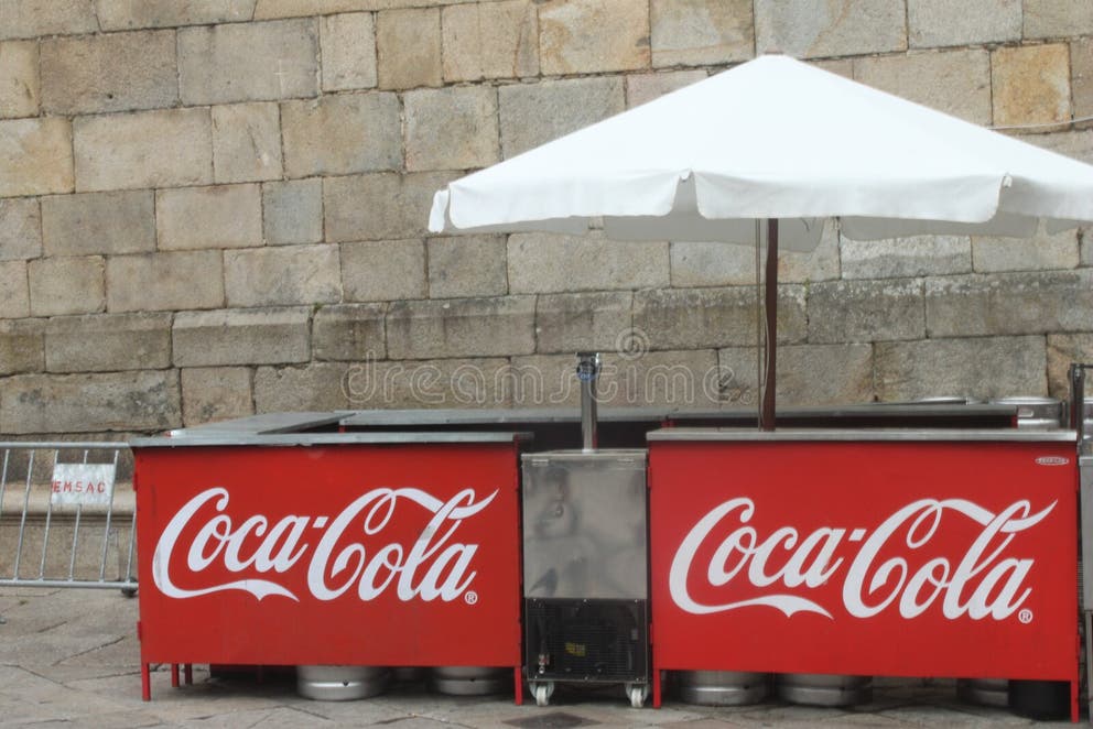 Barra da Coca-Cola fotografia editorial. Imagem de logotipo - 57574137