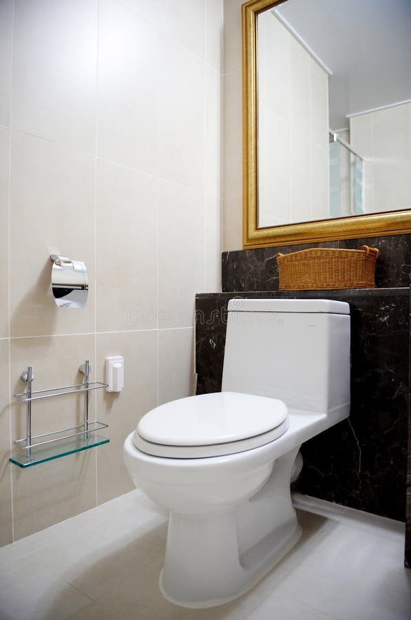 Cabinet d'aisance photo stock. Image du indoors, domestique - 12883230