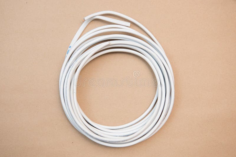 Cable Blanco Para La Electricidad Foto de archivo - Imagen de ...