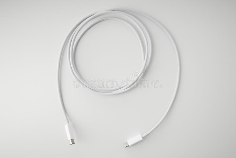 Cable De Alambre Blanco Aislado En Fondo Blanco Imagen de archivo ...