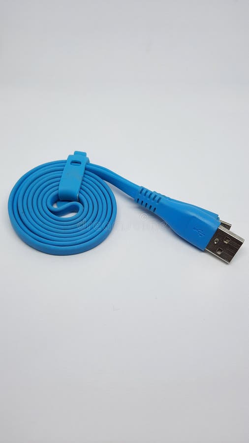 Cable Micro Usb De Color Azul Enrollado Aislado En Fondo Blanco Imagen ...
