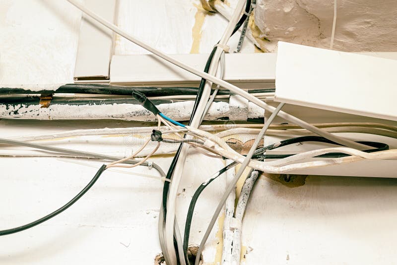 Alambre Expuesto En El Cableado Eléctrico Imagen de archivo - Imagen de ...