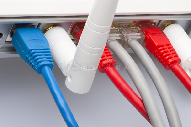 Cables De La Red Conectados Con El Router Comunicaciones De La Red ...