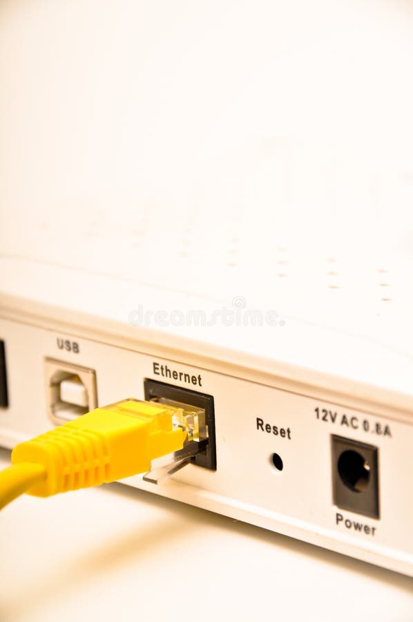 Cabo Amarelo Cad5 Da Rede E Modem Imagem de Stock - Imagem de rede ...