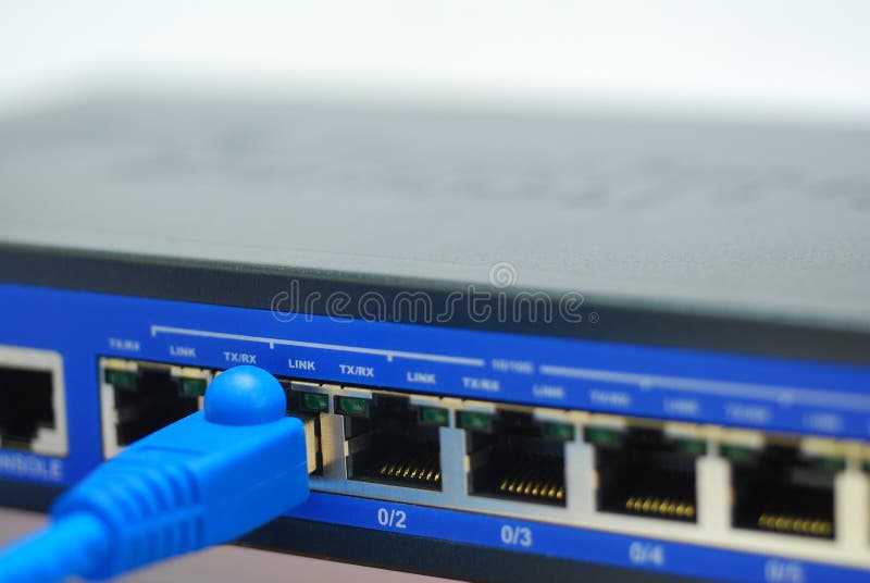 Cabo Da Rede No Router Do Ethernet Do Computador Foto de Stock - Imagem ...