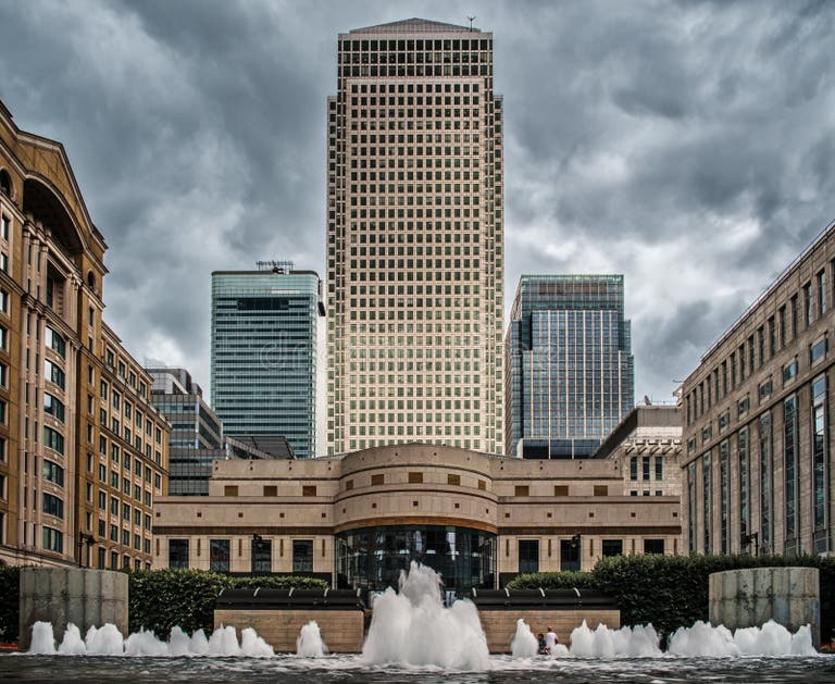Cabot square in England stock photo. Image of capital - 37233754