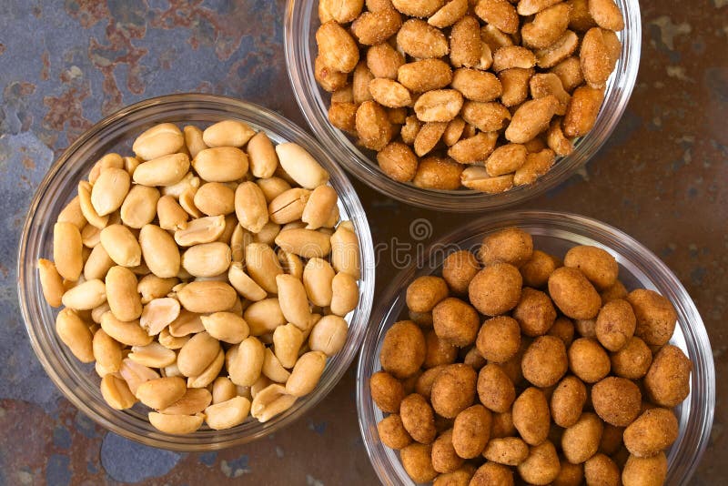 Cacahuetes foto de archivo. Imagen de cacahuete, revestido - 70277324