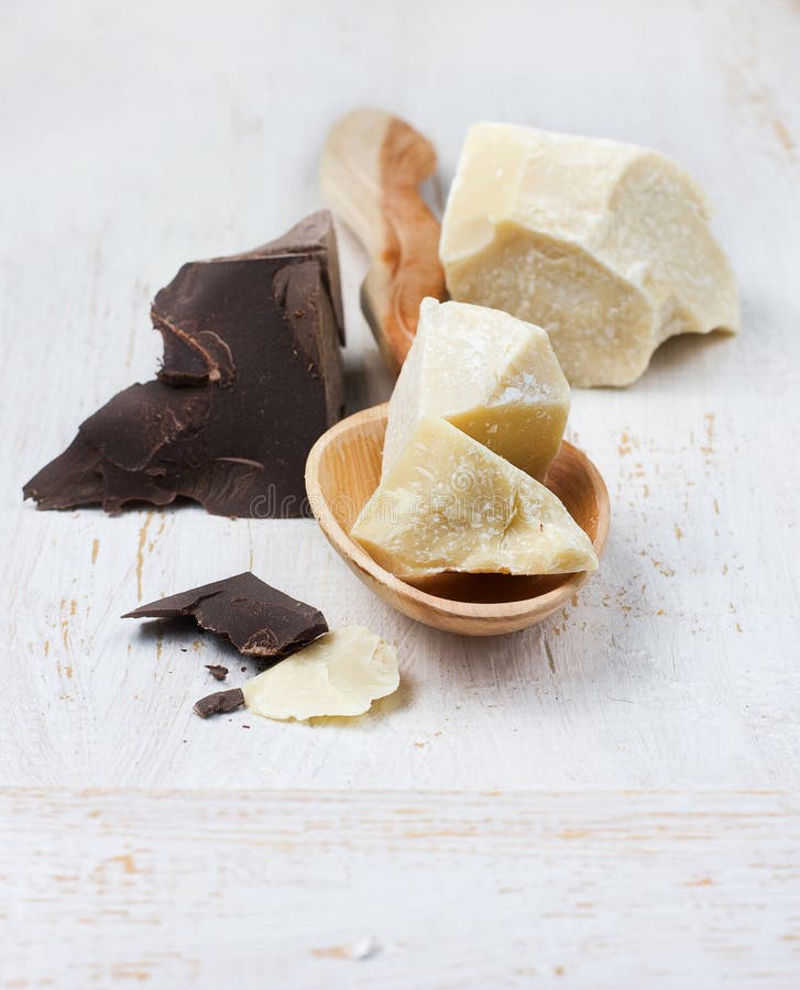 Cacaoboter En Cacaomassa Op Witte Achtergrond Stock Foto - Image of ...