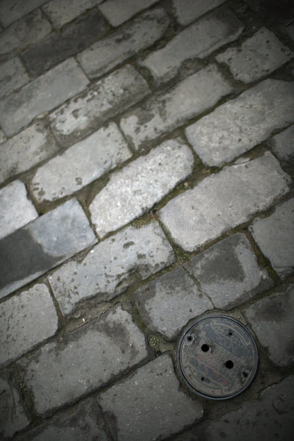 Cache bon photo stock. Image du puits, rond, brique, place - 3790736