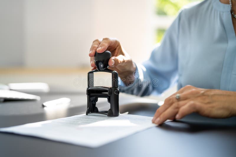Cachet Du Document De Contrat Du Notaire Public Image stock - Image du ...