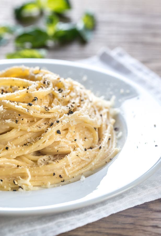 Cacio E Pepe - Spaghetti with Cheese and Pepper Stock Photo - Image of ...