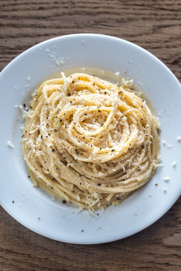 Cacio E Pepe - Spaghetti with Cheese and Pepper Stock Photo - Image of ...