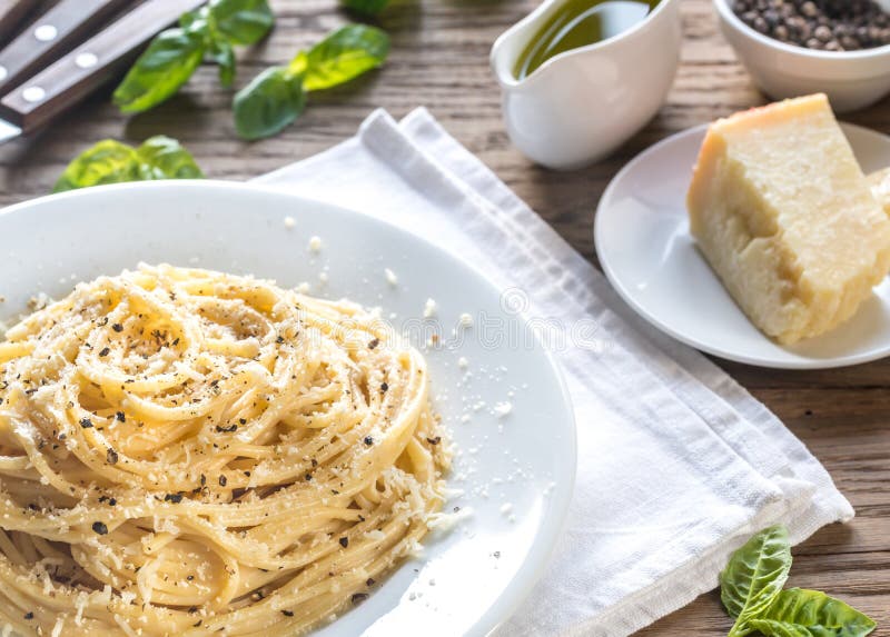 Cacio E Pepe - Spaghetti with Cheese and Pepper Stock Photo - Image of ...