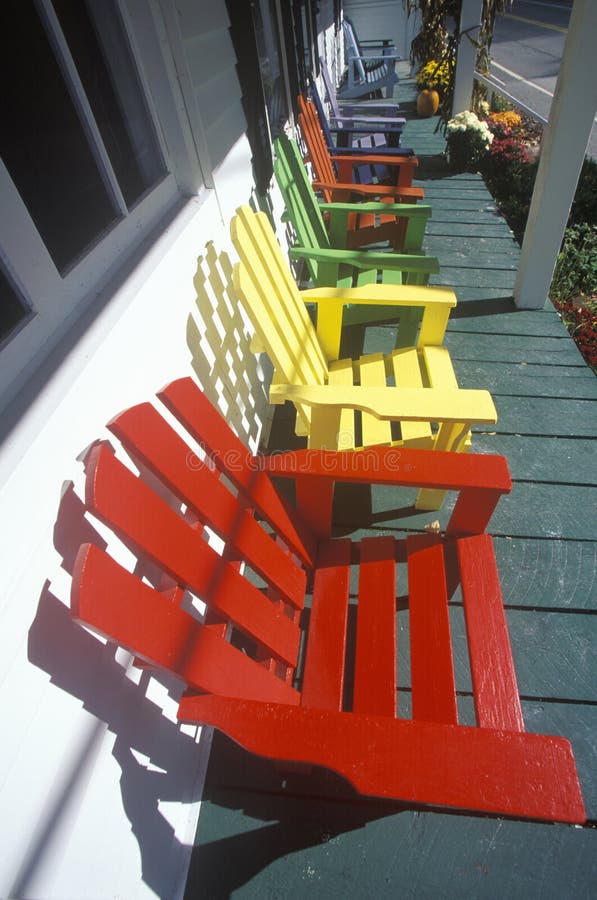Duas Cadeiras De Adirondack Imagem de Stock - Imagem de madeira, lento ...