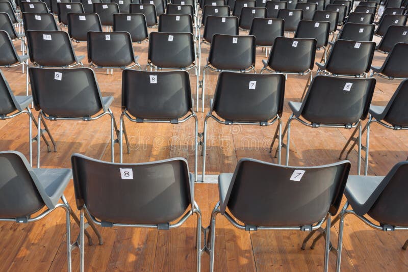 Cadeiras numeradas foto de stock. Imagem de perspectiva - 28058740