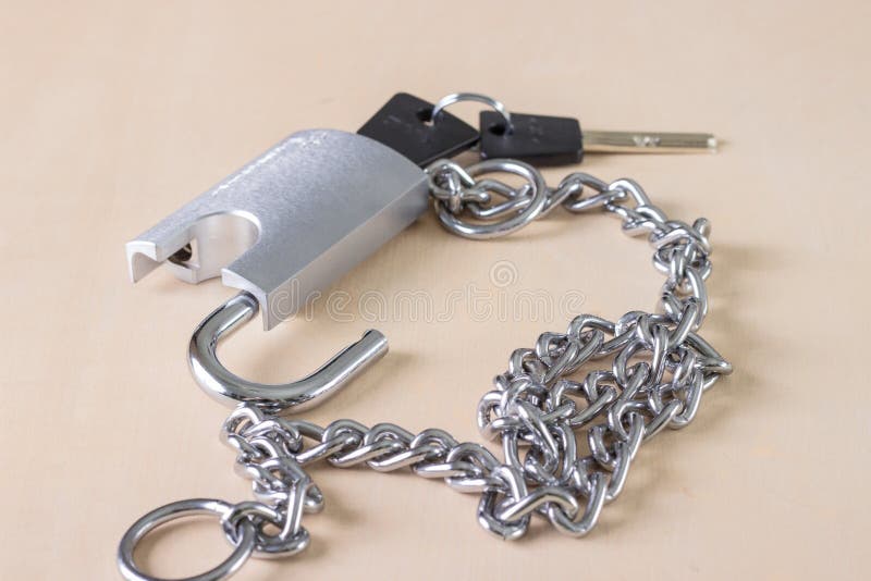 Cadena Con El Candado Abierto Foto de archivo - Imagen de abierto ...