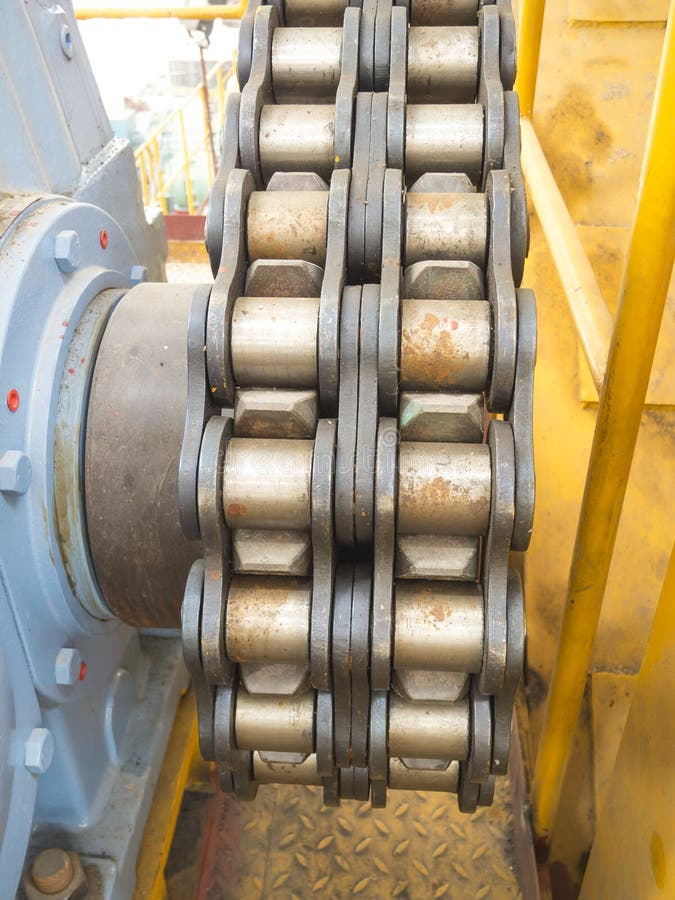 Cadena con el engranaje imagen de archivo. Imagen de reloj - 30984031