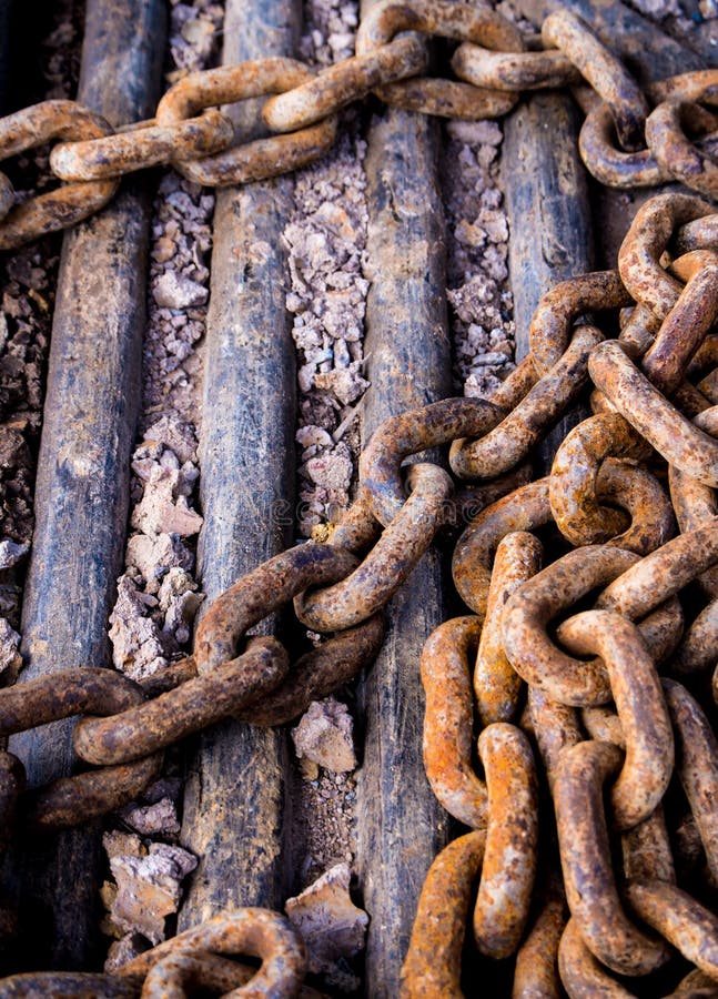 Cadena Oxidada En Emplazamiento De La Obra Imagen de archivo - Imagen ...