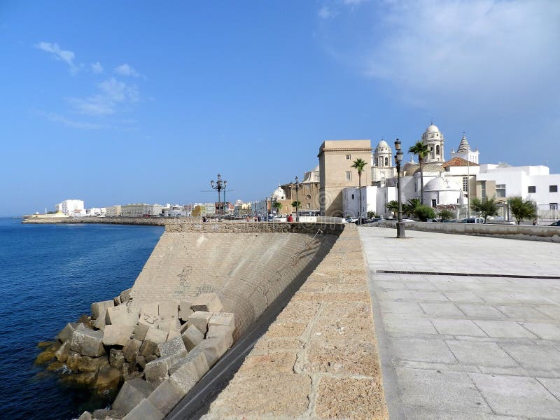 Centro Storico Di Cadice E Di Castillo De San Sebastian Fotografia ...