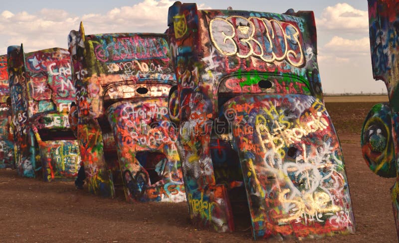 Cadillac Ranch, Texas editorial stock image. Image of landmarks - 98331474