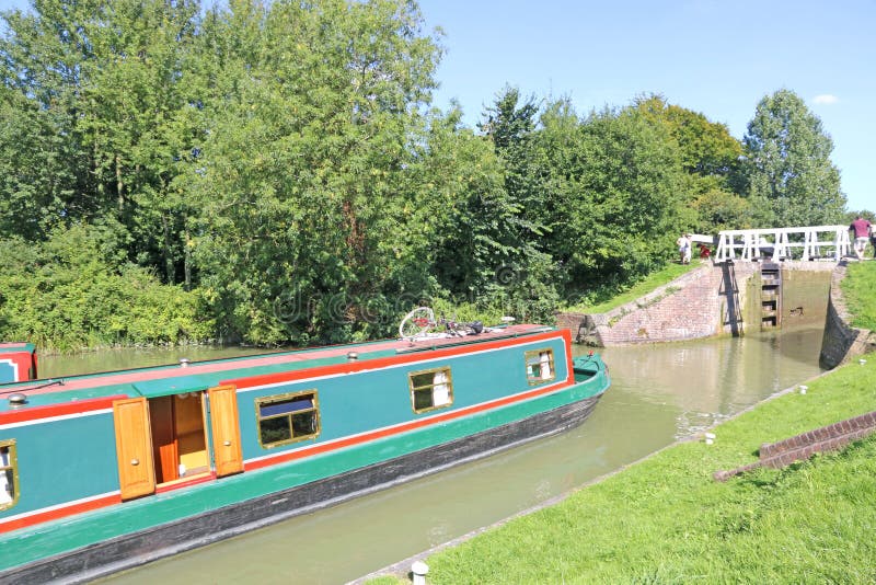Caen Hill Canal Locks, Devizes, England Editorial Photo - Image of ...