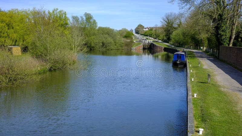 The Caen Hill Flight of Locks on the Kennet and Avon Canal at Devizes ...