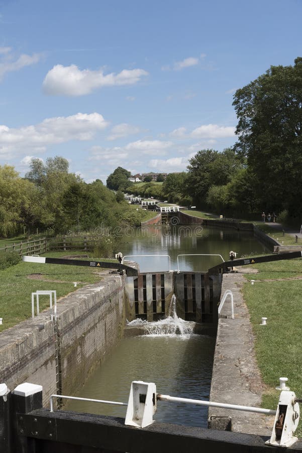 The Caen Hill Flight of Locks on the Kennet and Avon Canal at Devizes ...