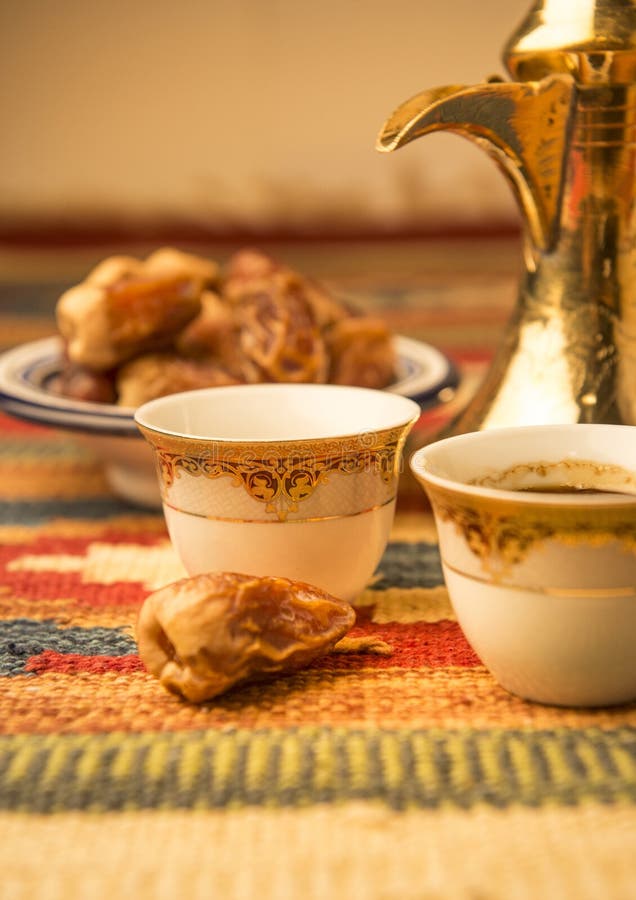 Café arabe image stock. Image du oriental, personne, isolement - 70007651