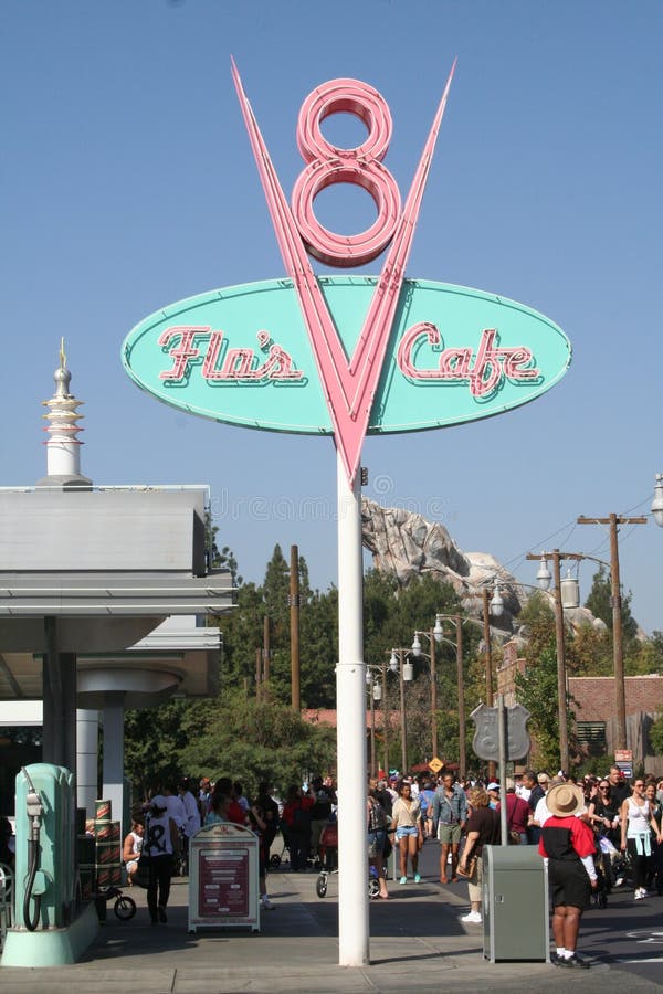 Café de V8 de Flo foto de archivo editorial. Imagen de disneyland ...