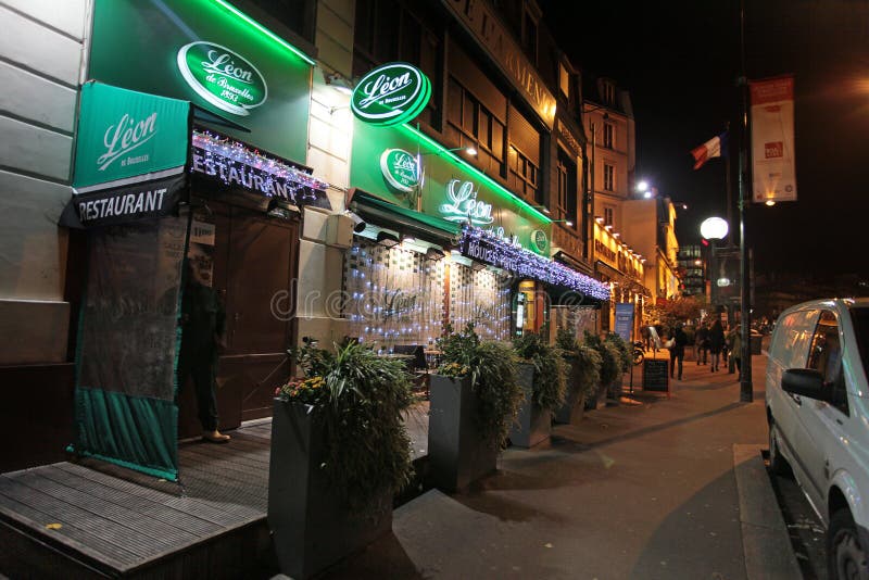 Cafe Leon, Paris editorial stock image. Image of magots - 47681054