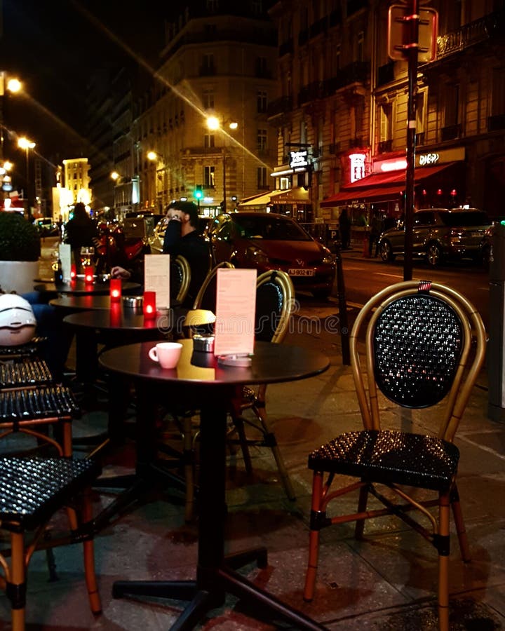 Cafe editorial image. Image of night, cafe, parisien - 97701970