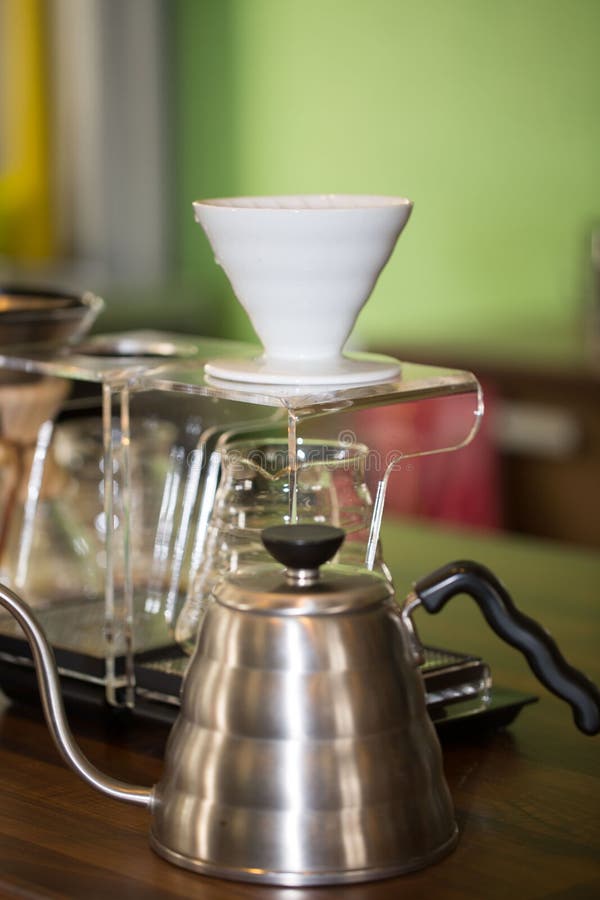 Caffè filtrato mano fotografia stock. Immagine di caffeina - 70378710