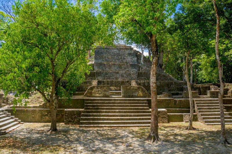 Cahal-pech cayo Belize stockfoto. Bild von belize, archäologie - 44737710