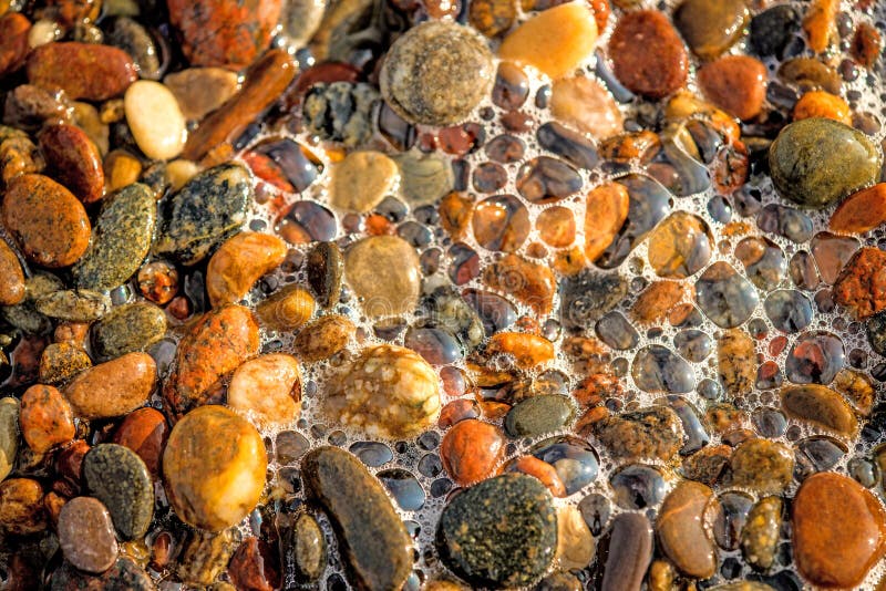 Cailloux Dans L'eau Du Ressac Image stock - Image du différent ...