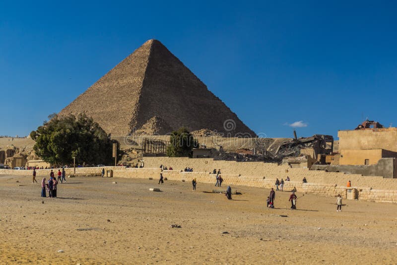 CAIRO, EGYPT - JANUARY 28, 2019: Tourists in Front of the Great Pyramid ...