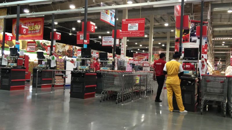 Caixa Counter Do Supermercado De Makro Video Estoque - Vídeo de fêmea ...