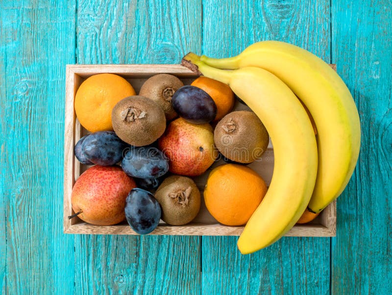 Caixa da fruta e do veg 2 imagem de stock. Imagem de fresco - 7536223