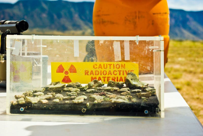 Caixa De Vidro Do Material Radioactivo Foto de Stock - Imagem de ...