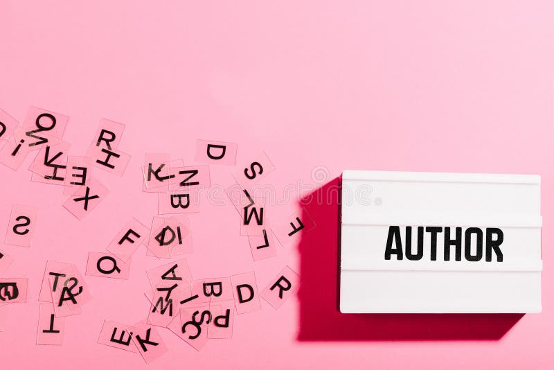 Caixa Leve Com Texto Do Autor No Fundo Cor-de-rosa Imagem de Stock ...