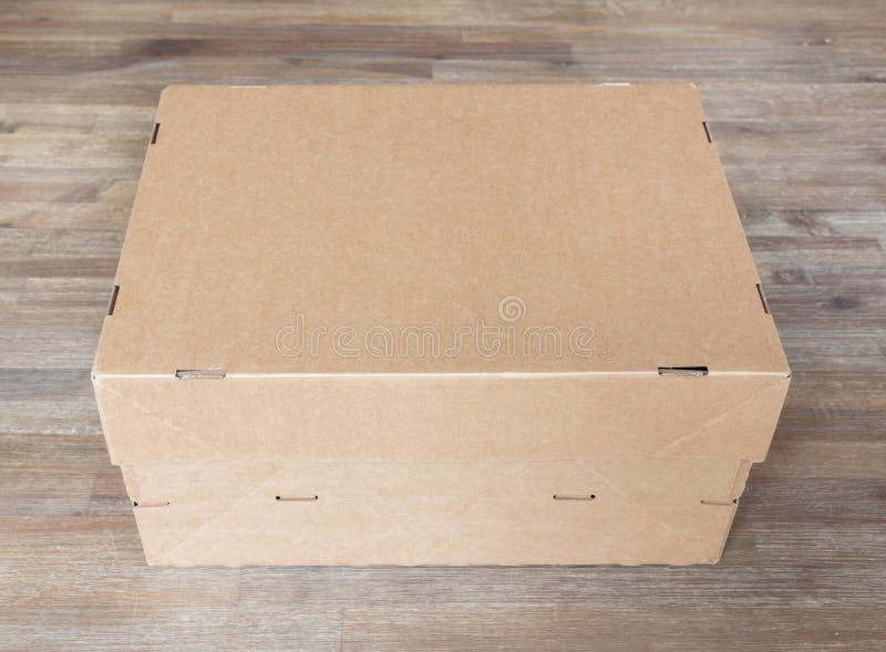 Caja De Cartón Cerrada, Aislada Imagen de archivo - Imagen de objetos ...