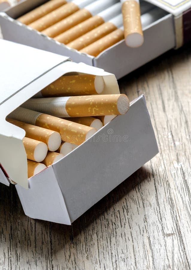 Cigarrillos del tabaco imagen de archivo. Imagen de carton - 67319043