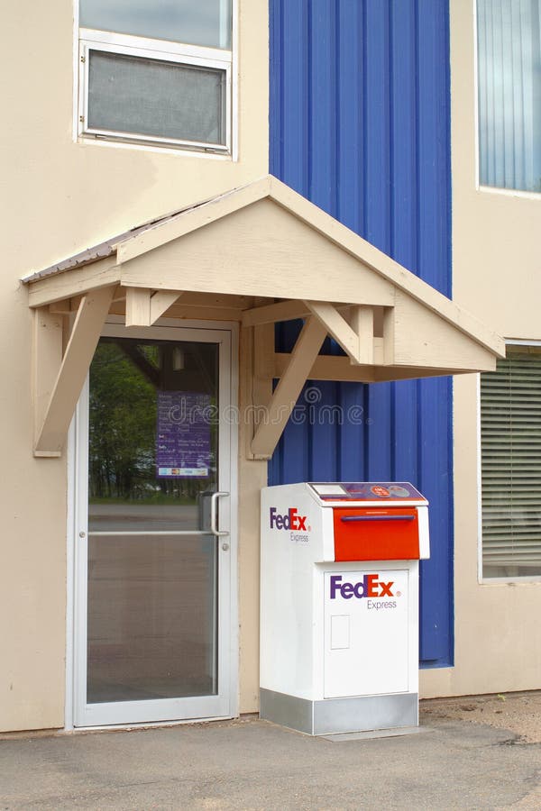 Caja De La Entrega De Fedex Imagen de archivo editorial - Imagen de ...
