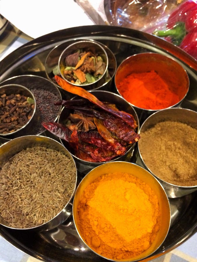 Masala Dabba - Rectángulo Indio De La Especia Imagen de archivo ...