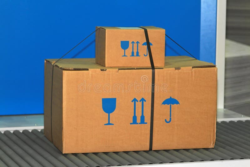 Caja frágil imagen de archivo. Imagen de transporte, industria - 34128849