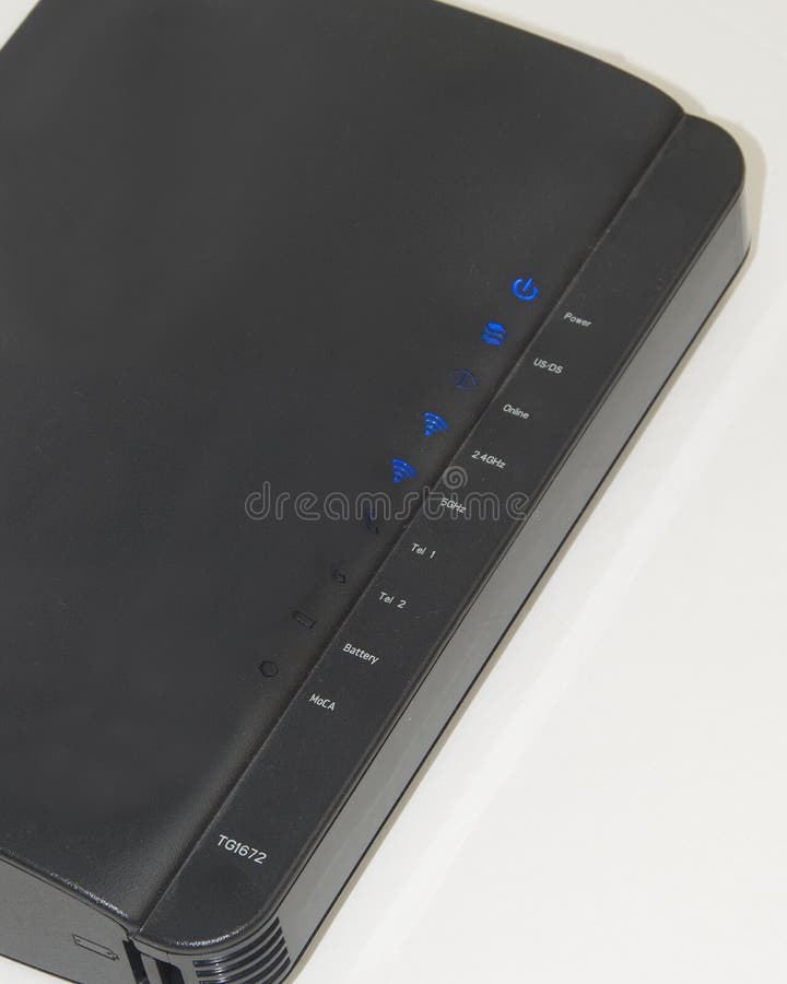 Caja negra de WIFI imagen de archivo. Imagen de internet - 84893915