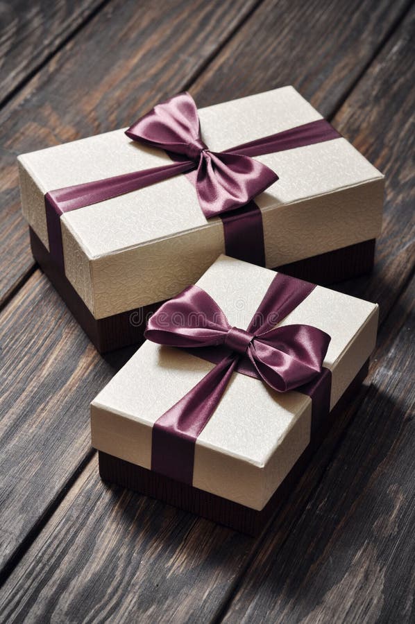 Caja de regalo elegante foto de archivo. Imagen de sorpresa - 36784880