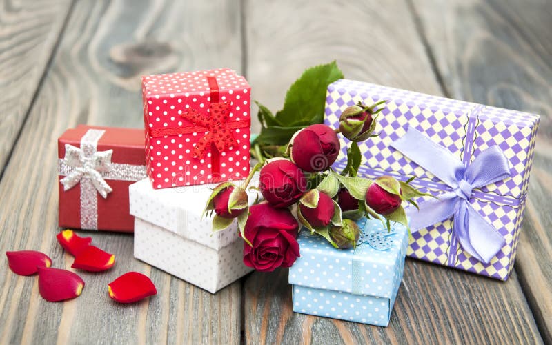Cajas De Regalo Del Vintage Imagen de archivo - Imagen de rosa ...